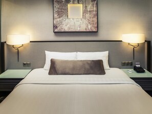 Quarto Superior, 1 cama king-size | Roupa de alta qualidade, minibar, cofre no quarto, secretária 