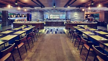 Café da manhã com buffet todos os dias mediante uma taxa
