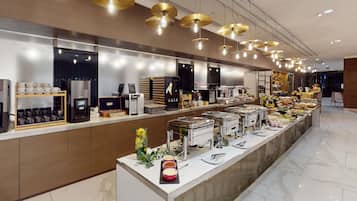 Café da manhã com buffet todos os dias (RON 75 por pessoa)