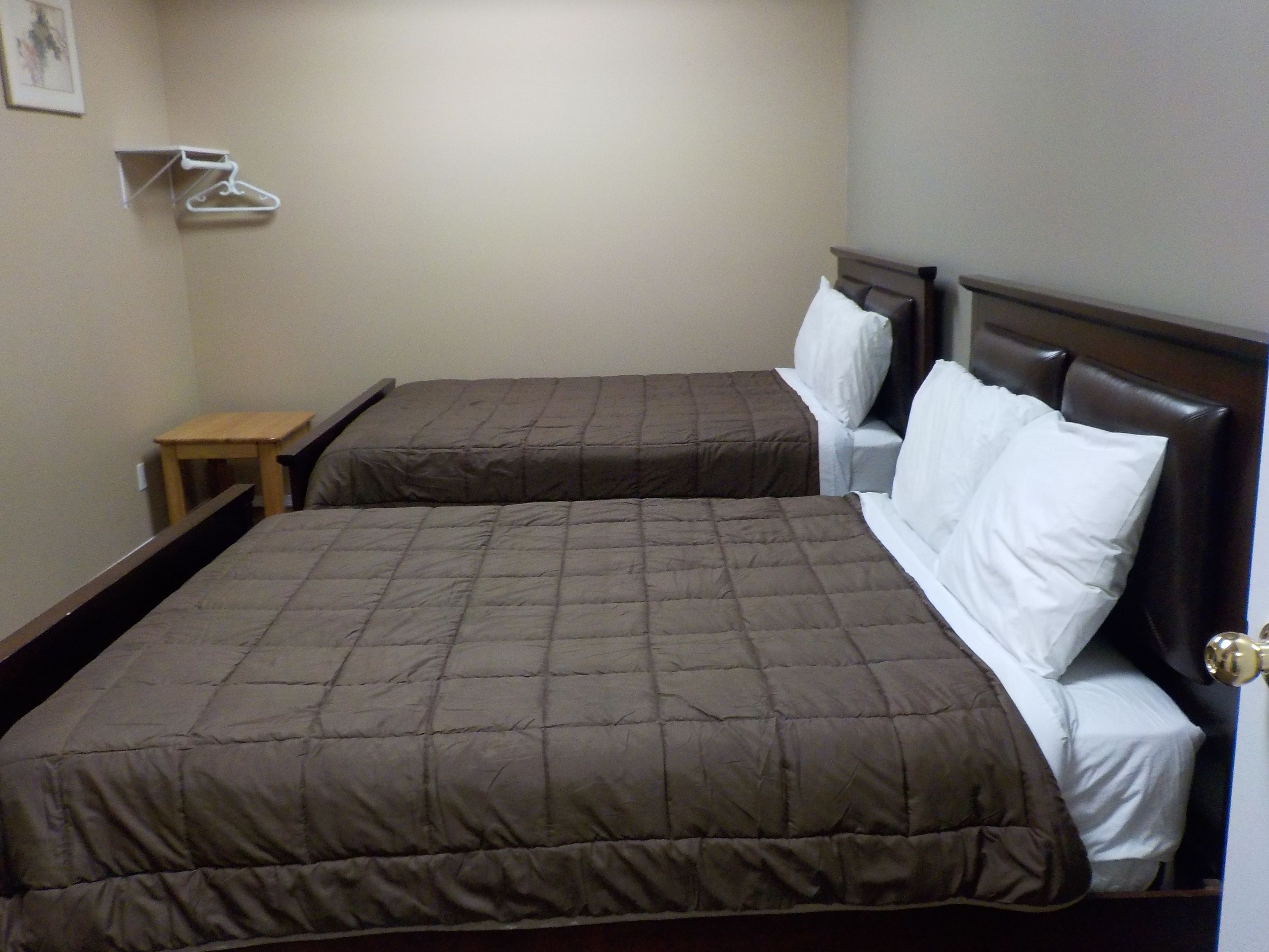 Quarto família, 2 camas Queen | Wi-Fi de cortesia, roupa de cama