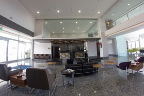 Área de estar no saguão