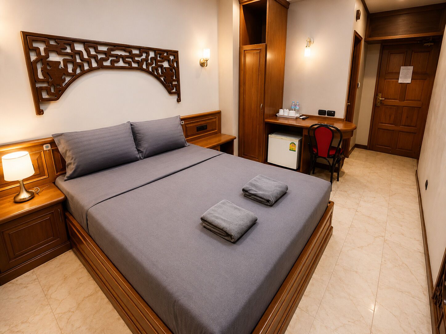 Quarto standard | Cofres nos quartos, escrivaninha, espaço de trabalho para notebook