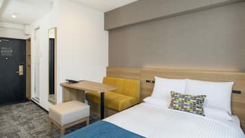 Quarto Duplo Superior, não fumadores | Secretária, cortinas/cortinados opacos, ferro/tábua de engomar