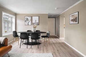 Apartamento, 3 quartos | Sala de jantar
