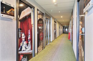 Corrimões nos corredores