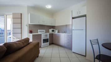 Apartamento, 1 quarto | Cozinha privada | Geladeira, micro-ondas, chaleira elétrica, torradeira