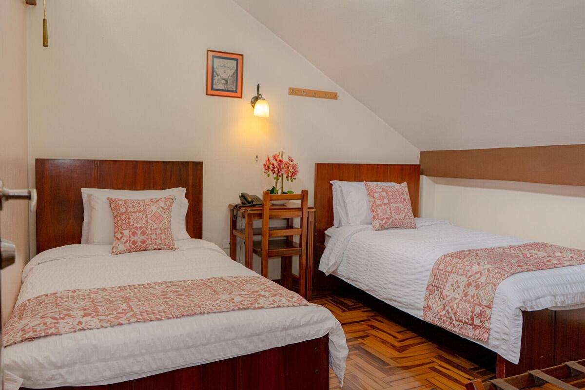 Roupas de cama premium, edredons de pluma, frigobar, cofres nos quartos