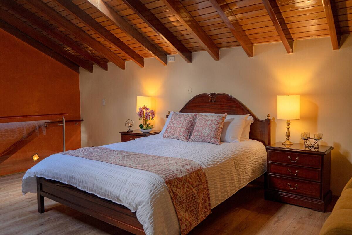 Roupas de cama premium, edredons de pluma, frigobar, cofres nos quartos