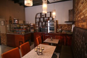 Café da manhã continental grátis todos os dias