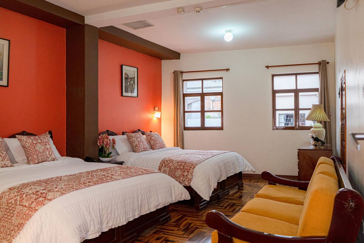 Roupas de cama premium, edredons de pluma, frigobar, cofres nos quartos