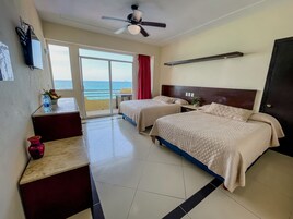 Quarto casal, vista para o mar | Ferros/tábuas de passar roupa, Wi-Fi de cortesia