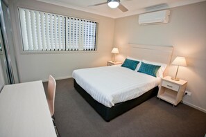 Secretária, Wi-fi grátis, roupa de cama fornecida 