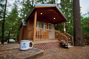 Cabana de Madeira Deluxe (No Pets, Linens Included) | Terraço/pátio interior