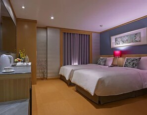 Quarto Twin Standard, 2 camas individuais | Edredões de penas, minibar grátis, secretária, ferro/tábua de engomar 