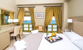 Frigobar, cofres nos quartos, escrivaninha, berços grátis