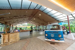 Pequenos-almoços, almoços, jantares servidos, cozinha internacional 