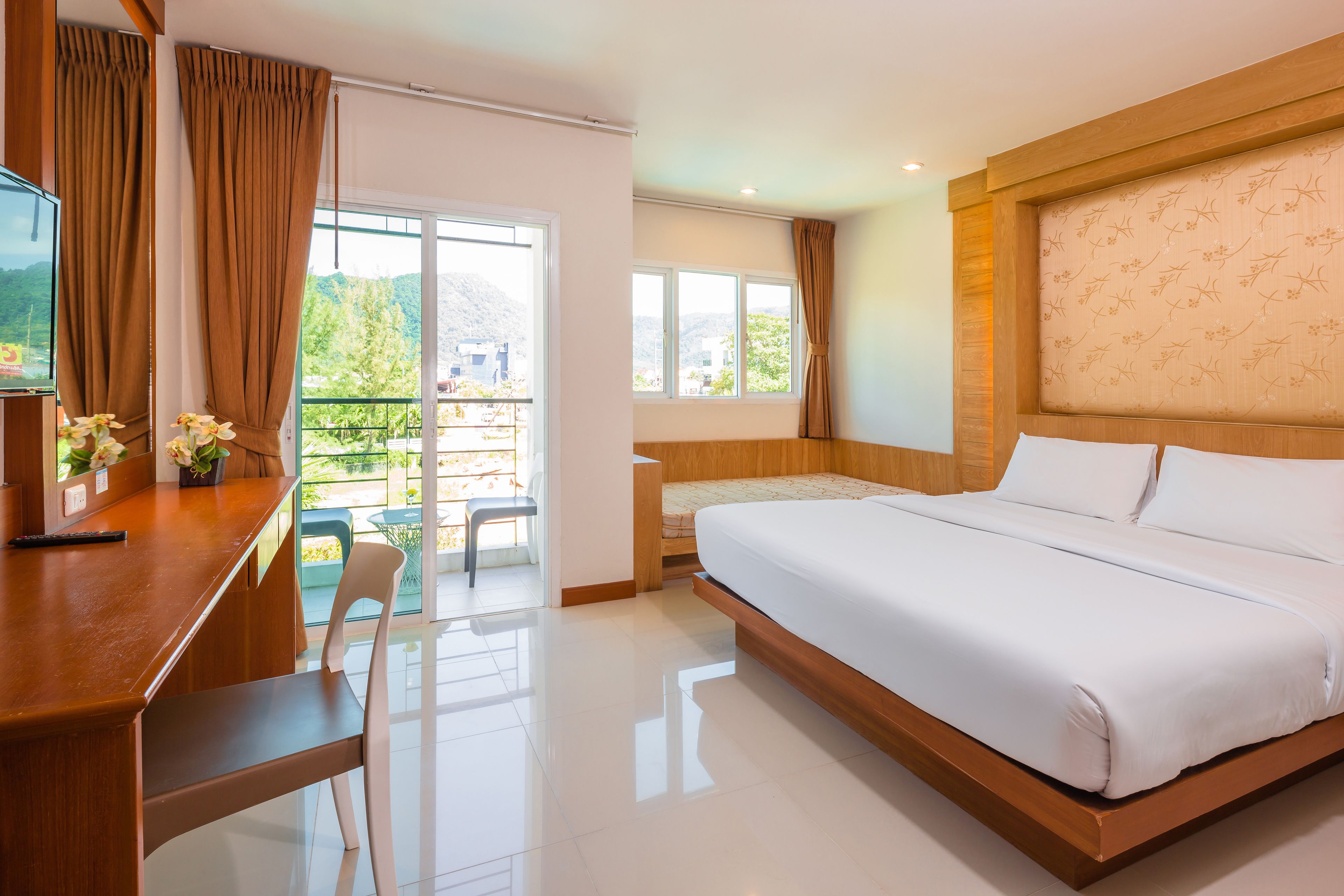 Quarto premium, sacada, vista para a piscina | Vista do quarto