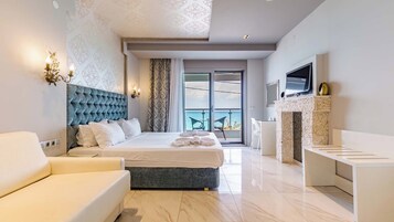 Sea View Suite with Indoor Jacuzzi | Vista para praia/oceano