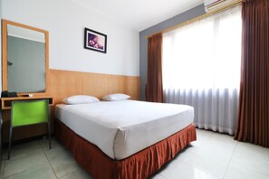 Quarto casal superior | Escrivaninha, Wi-Fi de cortesia, roupa de cama