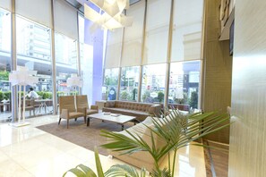 Área de estar no saguão