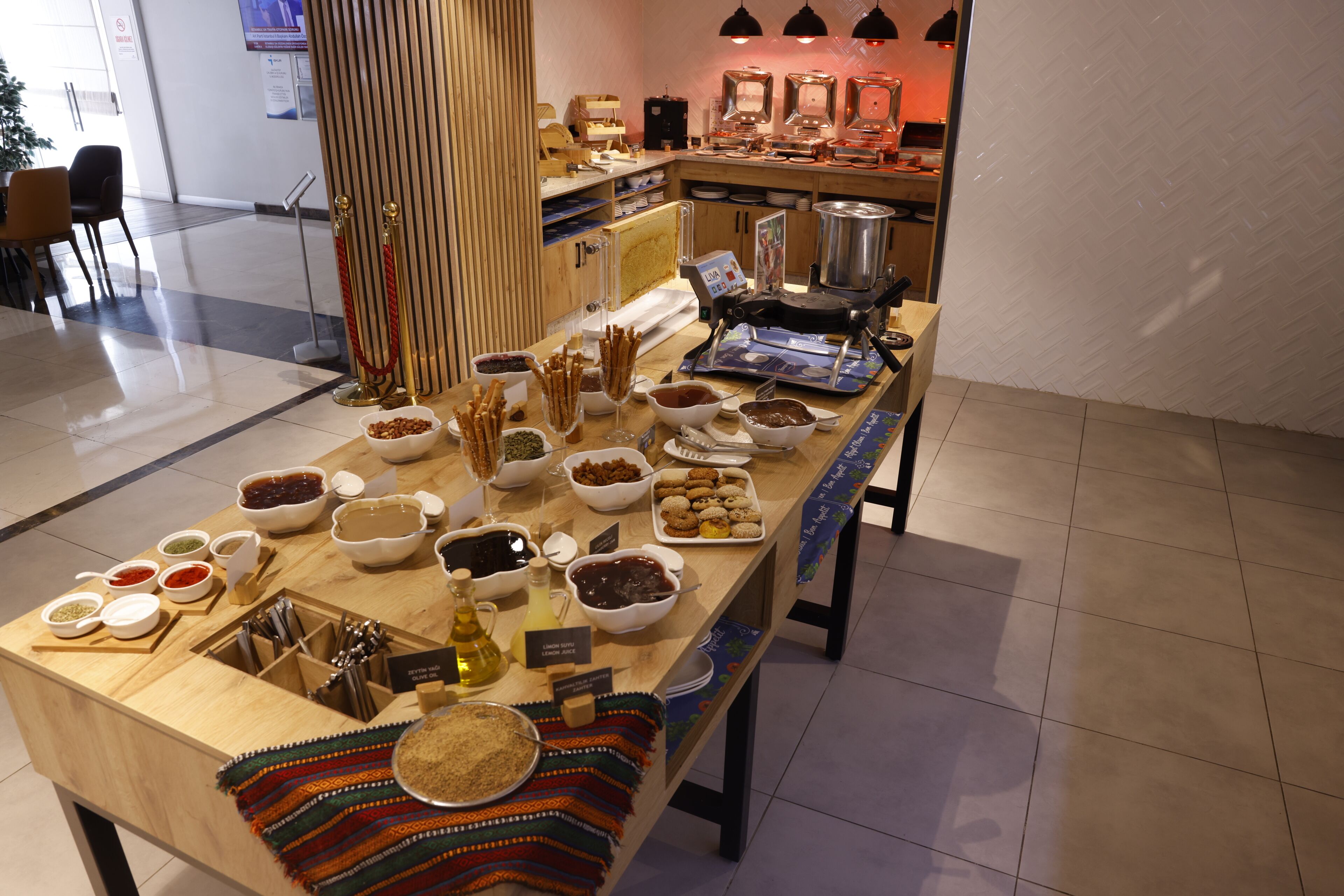 Pequeno-almoço tipo buffet diário incluído 