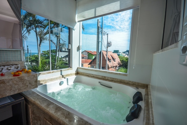 Quarto Duplo Deluxe (Super) | Casa de banho | Artigos de higiene pessoal grátis, um secador de cabelo