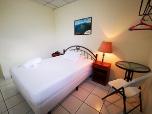 Quarto solteiro standard | Roupas de cama premium, individualmente decorados