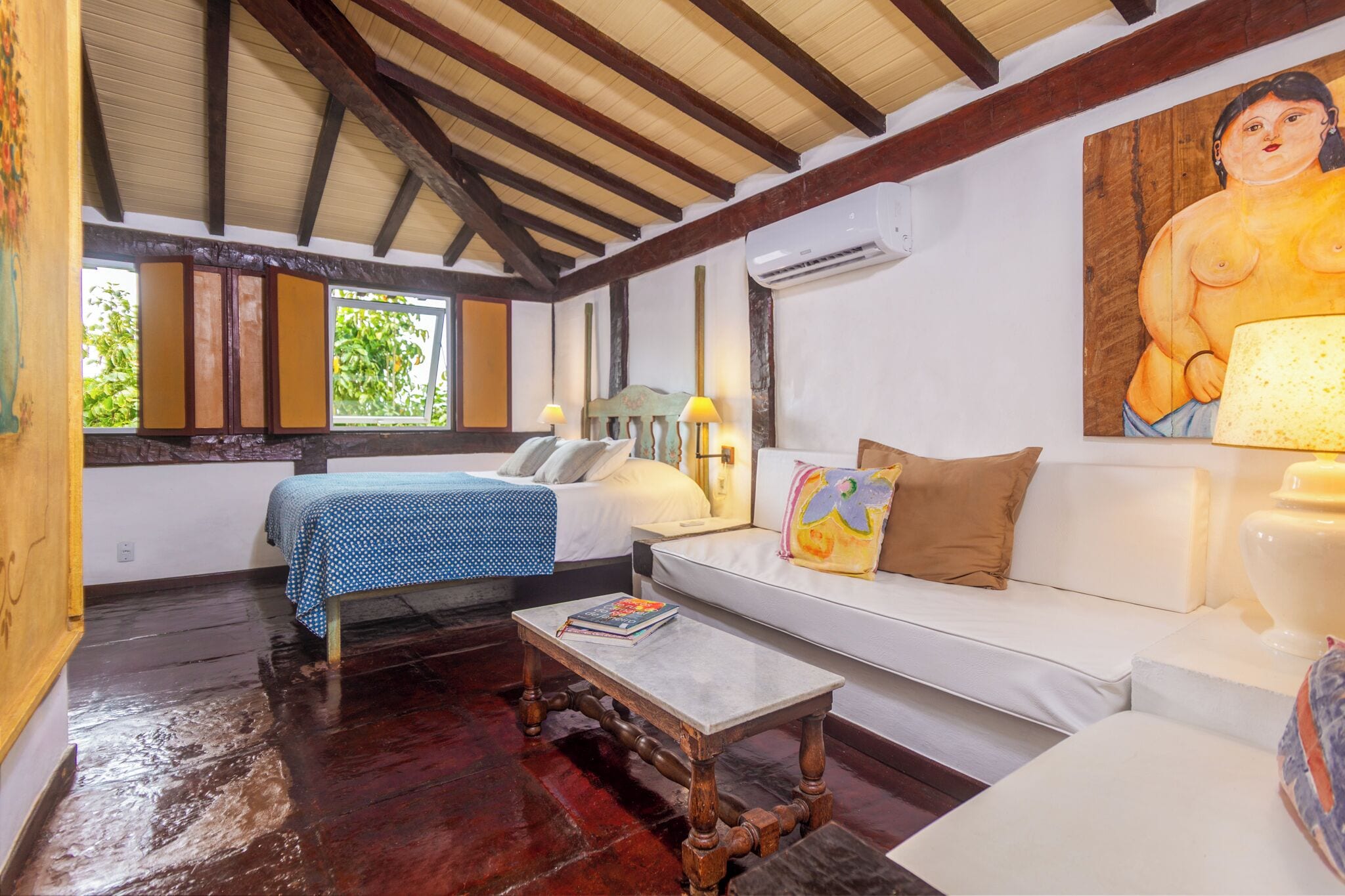 Suite Vila | Frigobar, Wi-Fi de cortesia, roupa de cama