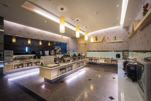 Café da manhã com buffet todos os dias mediante uma taxa