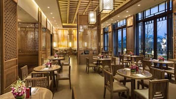 2 restaurantes, pequenos-almoços servidos, cozinha chinesa