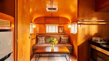 WST 1948 Westwood | Sala de estar | TV de tela plana 13 polegadas com canais digitais, TV, Netflix