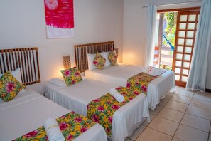 Quarto Superior (Family) | Minibar, ferro/tábua de engomar, Wi-fi grátis, roupa de cama fornecida 