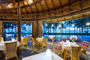 3 restaurantes: opção de café da manhã, almoço e jantar