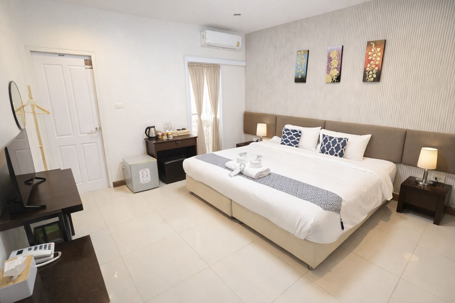 Quarto Duplo Superior | Roupa de alta qualidade, minibar, camas desdobráveis, Wi-fi grátis 