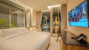 Deluxe Double Room with River View (Higher Floor) | Roupa de alta qualidade, cofre no quarto, secretária