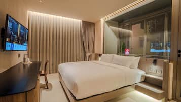 Comfort Double Room with Balcony (Higher Floor) | Roupa de alta qualidade, cofre no quarto, secretária