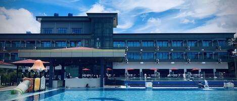 Suite Júnior | Sala de estar | Televisor, piso aquecido