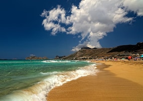 Perto da praia, barracas de praia (sobretaxa) 