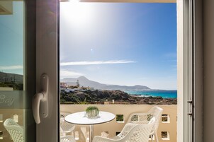 Apartamento, 1 quarto, vista para o mar, no piso térreo | Terraço/pátio