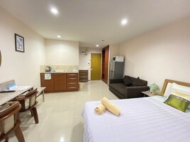 Quarto Superior, 1 cama king-size, não fumadores, micro-ondas | Roupa hipoalergénica, cofre no quarto, secretária