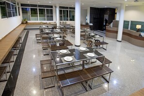 Café da manhã, almoço e jantar; culinária tailandesa