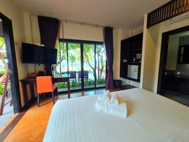 Quarto, vista para o mar (VIP Sea View Room) | Frigobar, escrivaninha, camas extras/dobráveis (sobretaxa)