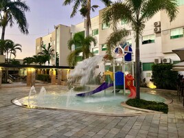 7 piscinas exteriores, espreguiçadeiras 