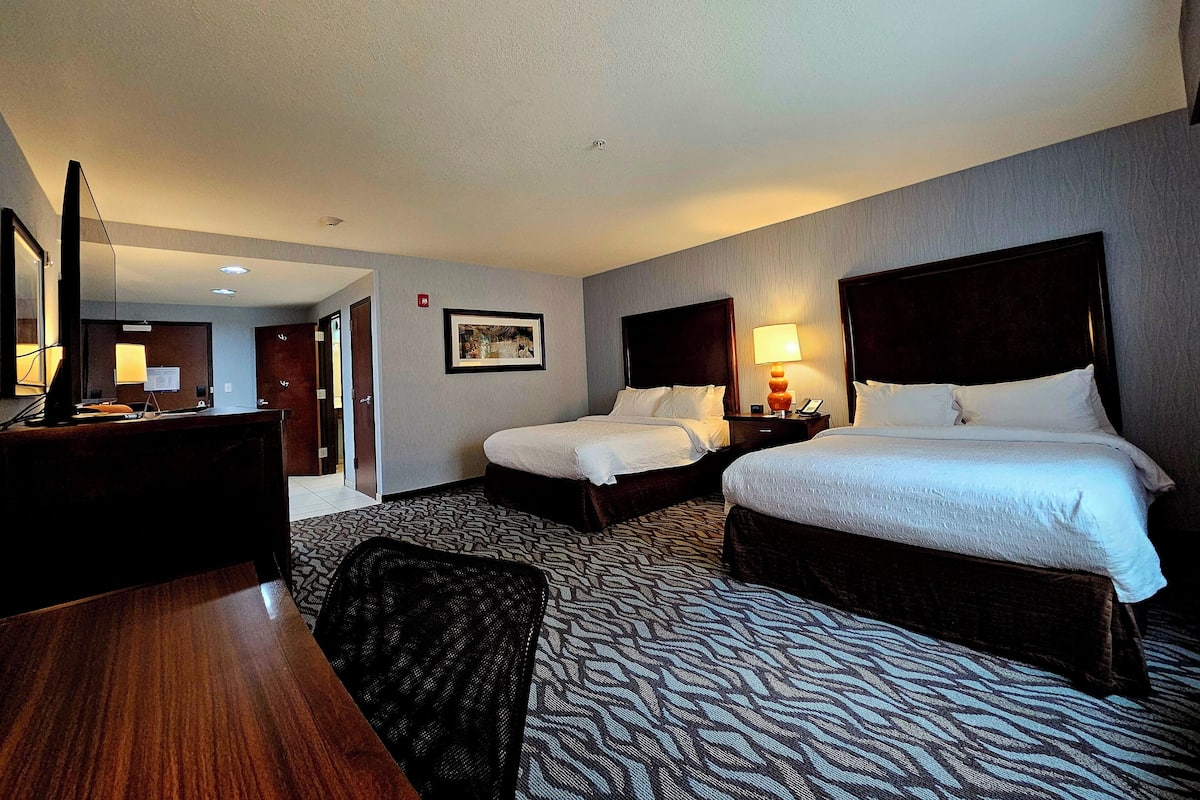 Cofres nos quartos, escrivaninha, Wi-Fi de cortesia, roupa de cama