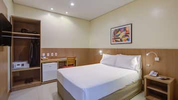 Quarto casal luxo | Frigobar, cofres nos quartos, escrivaninha, quartos à prova de som