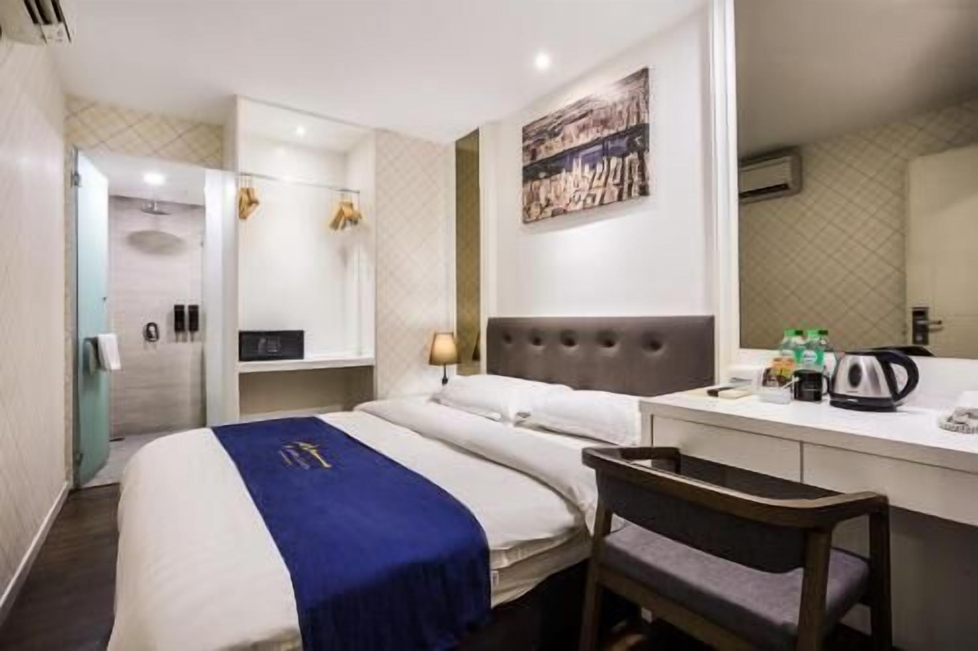 Cofre no quarto, secretária 