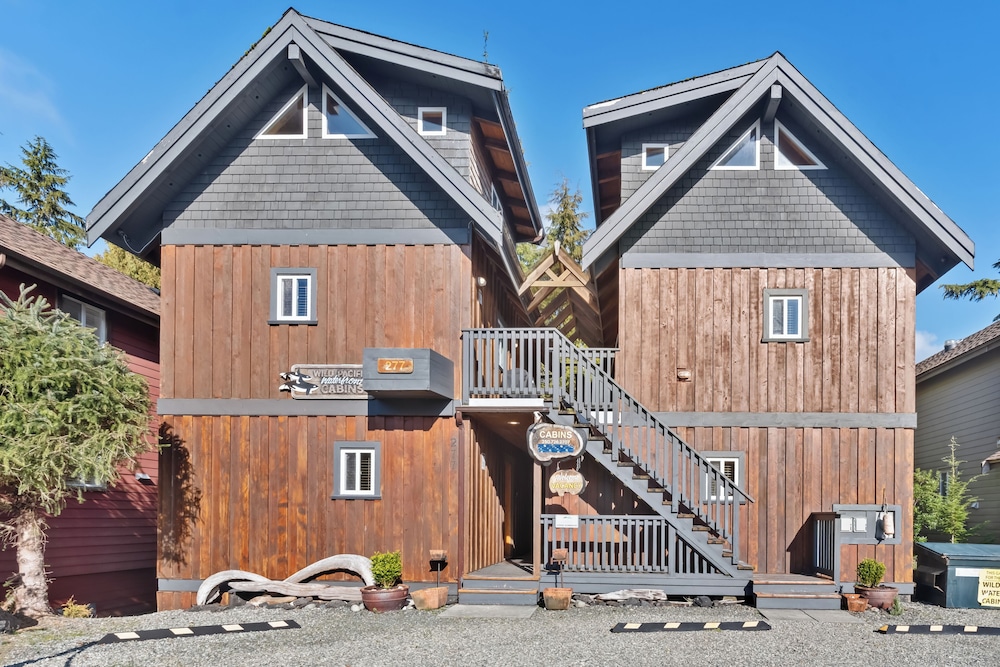 Wild Pacific Waterfront Cabins - Vancouver Island