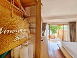 Family Sea View on 2 nd floor | Minibar, cortinas/cortinados opacos, Wi-fi grátis 