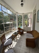 Quarto casal real | Área de estar | TV LED 32 polegadas com canais a cabo, TV