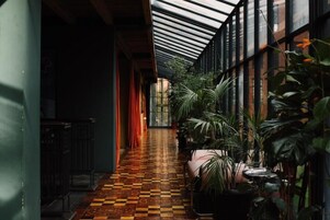 5 restaurantes, pequenos-almoços servidos, cozinha europeia moderna 